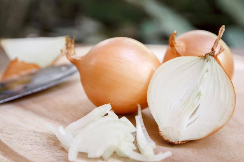 Při krájení a zpracování cibule se často chybuje. Ovládněte základ ...