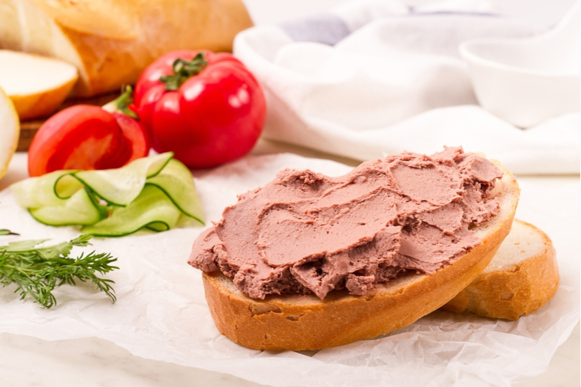 Domácí játrovou paštiku si zamiluje celá rodina. Kombinuje chuť masa se ...