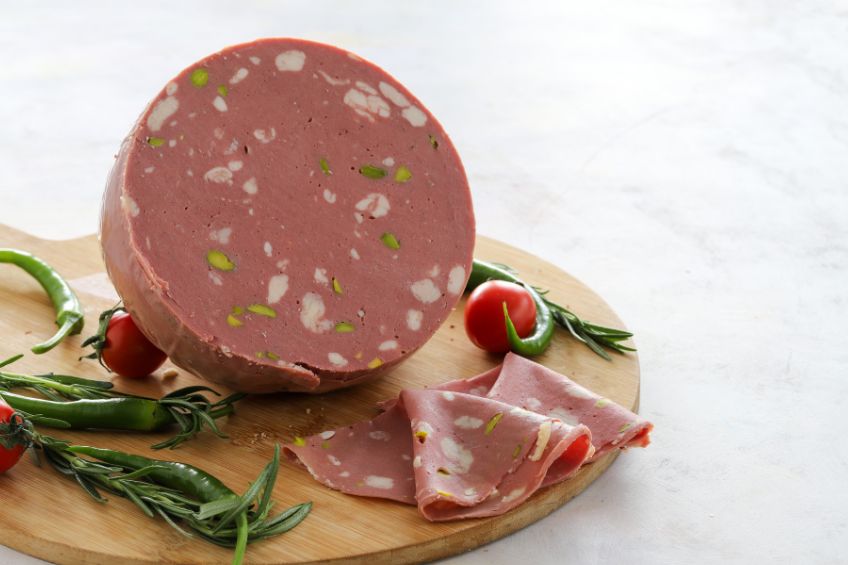 Připravte si domácí parizér z kvalitních surovin. Ten kupovaný strčí do ...