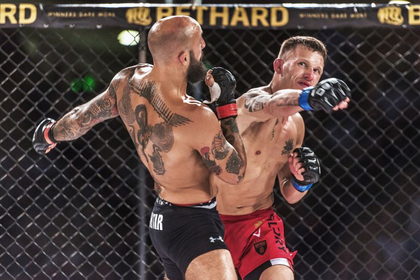 Zápasům MMA předchází drastické hubnutí. Vy ho raději nezkoušejte ...