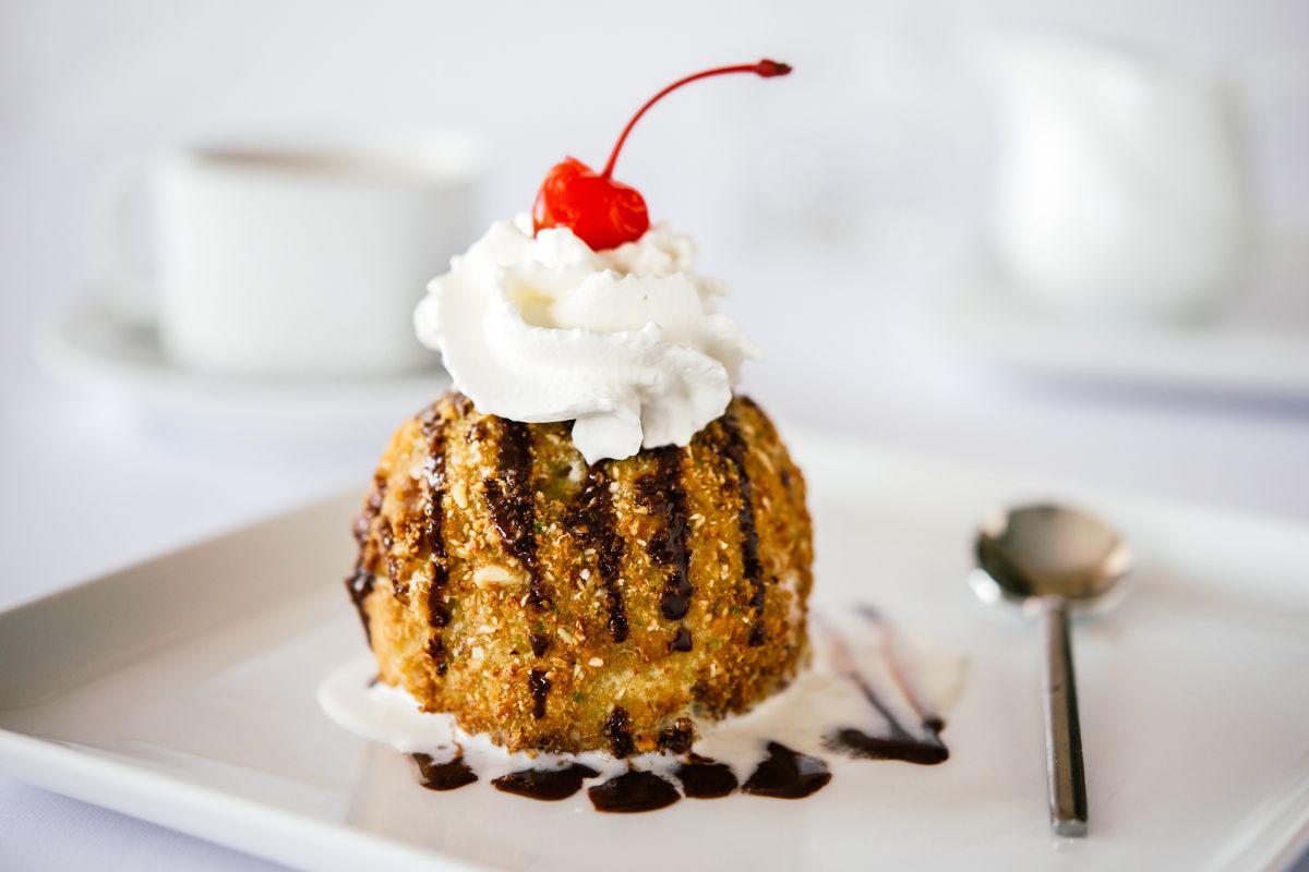 Smažená zmrzlina: Na povrchu křupavá, uvnitř studená a krémová - Jimeto.cz