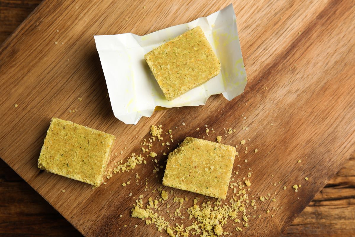 Kupovaný bujon v kostce je plný konzervantů. Připravte si ho raději ...