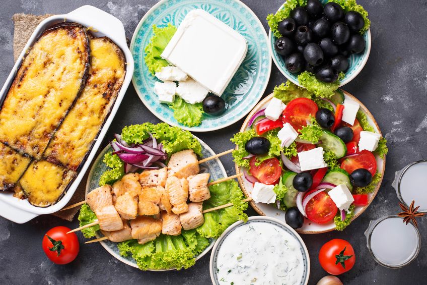 Řecká kuchyně si zakládá na čerstvých sezónních potravinách. Posezení v ...